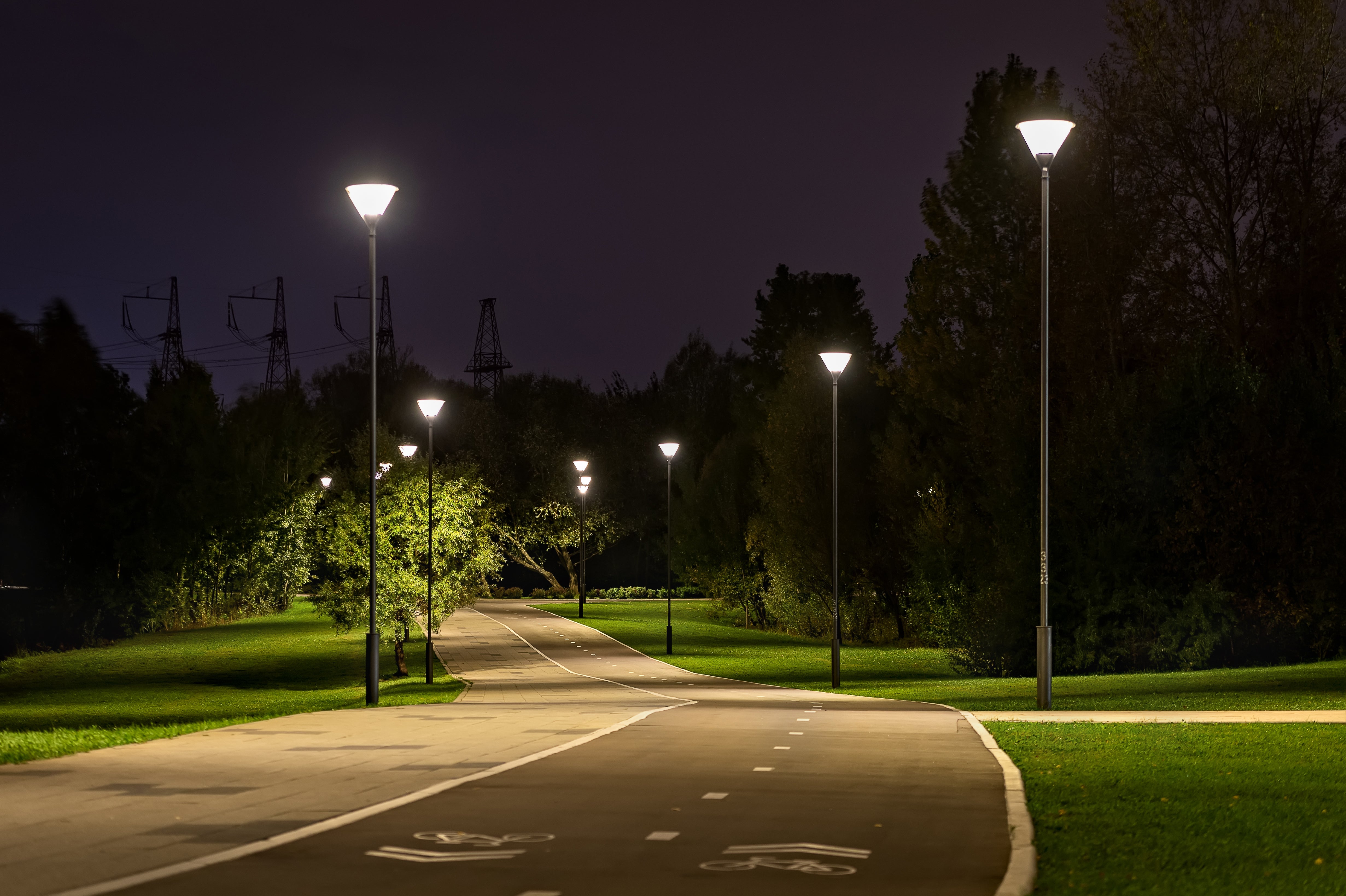 PT1000 | Illuminating bike path in municipal park – Lumux Lighting